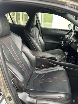 Lexus UX 250h 2020 in Vilnius, with an engine capacity of 2.00 L and mileage of 112 thousand km for 26500 €, photo 11 on AUTOMOTO.COM.LV
