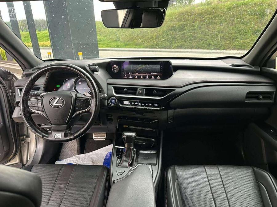 Lexus UX 250h 2020 in Vilnius, with an engine capacity of 2.00 L and mileage of 112 thousand km for 26500 €, photo 12 on AUTOMOTO.COM.LV