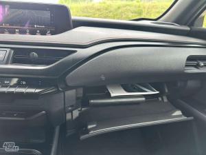 Lexus UX 250h 2020 in Vilnius, with an engine capacity of 2.00 L and mileage of 112 thousand km for 26500 €, photo 26 on AUTOMOTO.COM.LV