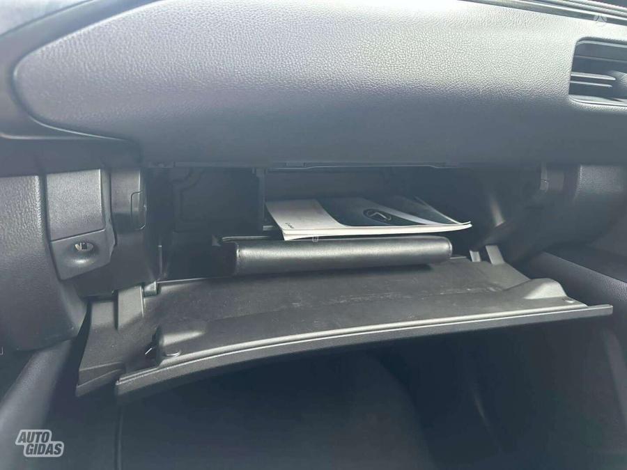 Lexus UX 250h 2020 in Vilnius, with an engine capacity of 2.00 L and mileage of 112 thousand km for 26500 €, photo 28 on AUTOMOTO.COM.LV