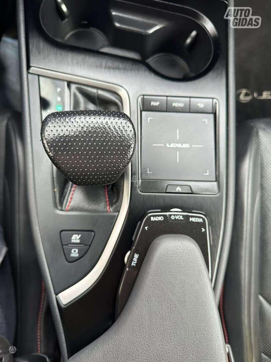 Lexus UX 250h 2020 in Vilnius, with an engine capacity of 2.00 L and mileage of 112 thousand km for 26500 €, photo 33 on AUTOMOTO.COM.LV