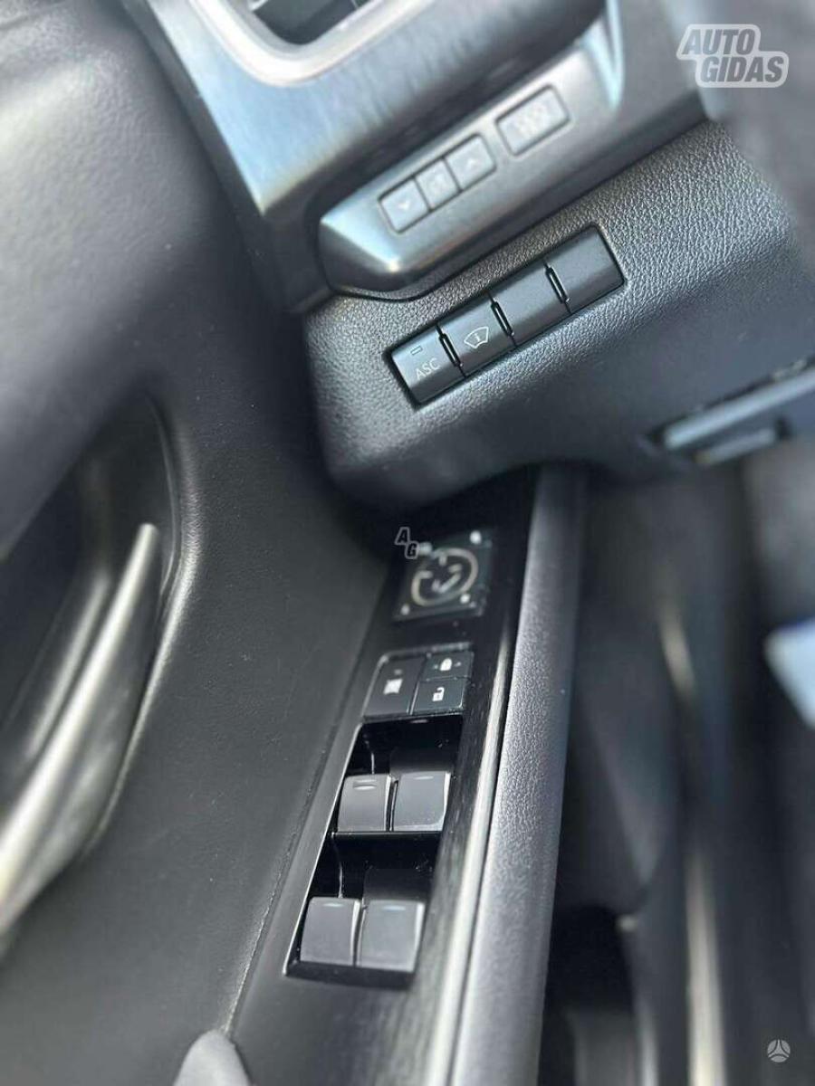 Lexus UX 250h 2020 in Vilnius, with an engine capacity of 2.00 L and mileage of 112 thousand km for 26500 €, photo 34 on AUTOMOTO.COM.LV