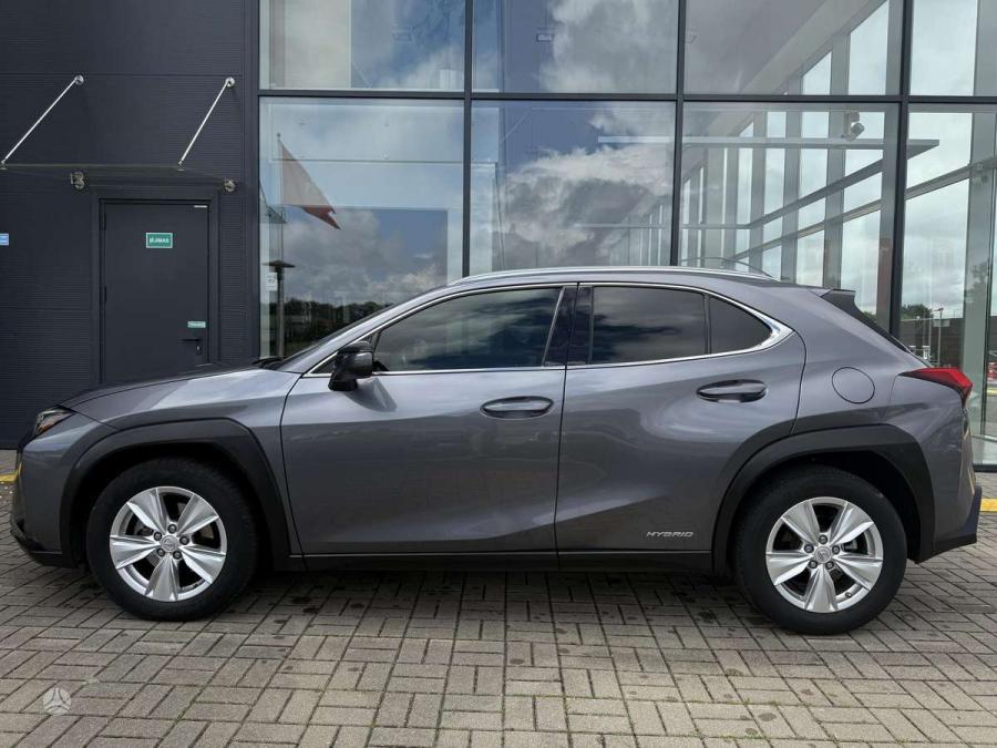 Lexus UX 250h 2020 in Vilnius, with an engine capacity of 1.99 L and mileage of 44 thousand km for 23999 €, photo 4 on AUTOMOTO.COM.LV
