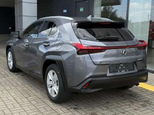 Lexus UX 250h 2020 in Vilnius, with an engine capacity of 1.99 L and mileage of 44 thousand km for 23999 €, photo 5 on AUTOMOTO.COM.LV