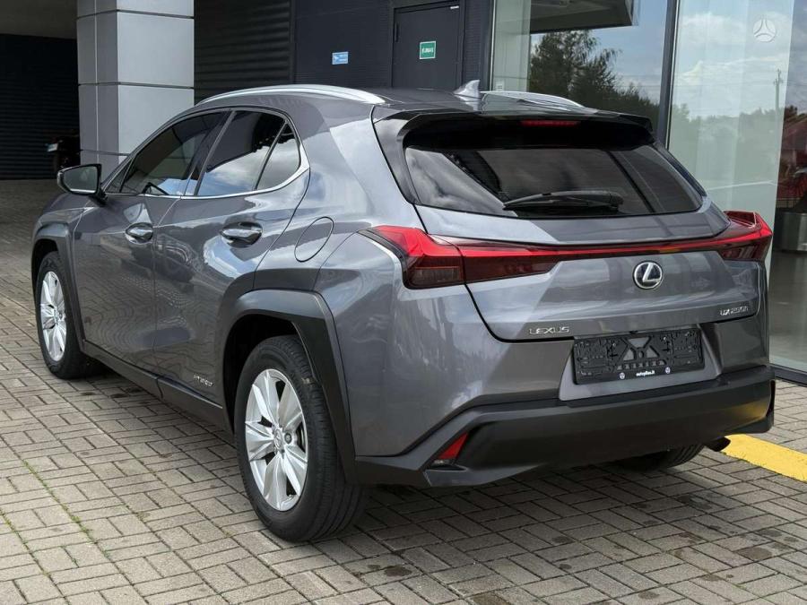 Lexus UX 250h 2020 in Vilnius, with an engine capacity of 1.99 L and mileage of 44 thousand km for 23999 €, photo 5 on AUTOMOTO.COM.LV