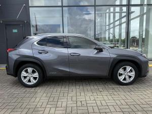 Lexus UX 250h 2020 in Vilnius, with an engine capacity of 1.99 L and mileage of 44 thousand km for 23999 €, photo 7 on AUTOMOTO.COM.LV