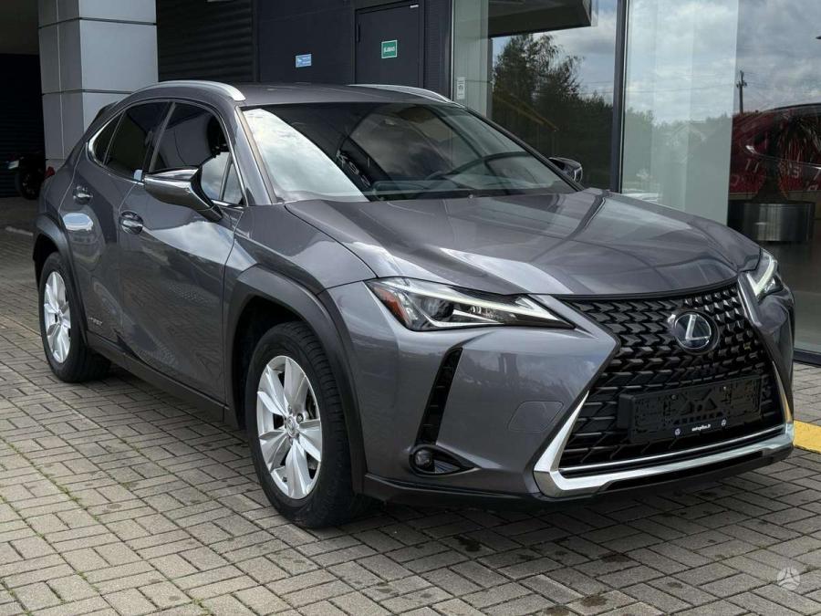 Lexus UX 250h 2020 in Vilnius, with an engine capacity of 1.99 L and mileage of 44 thousand km for 23999 €, photo 8 on AUTOMOTO.COM.LV