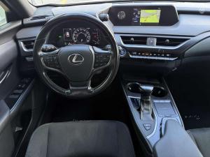 Lexus UX 250h 2020 in Vilnius, with an engine capacity of 1.99 L and mileage of 44 thousand km for 23999 €, photo 12 on AUTOMOTO.COM.LV