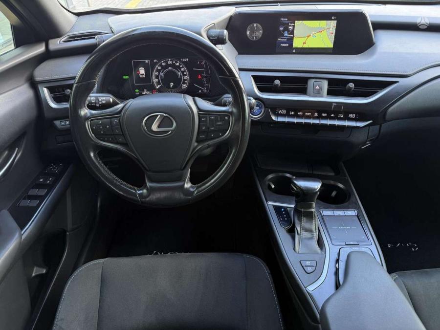 Lexus UX 250h 2020 in Vilnius, with an engine capacity of 1.99 L and mileage of 44 thousand km for 23999 €, photo 12 on AUTOMOTO.COM.LV