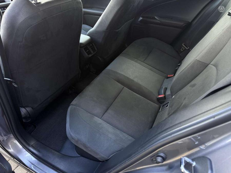 Lexus UX 250h 2020 in Vilnius, with an engine capacity of 1.99 L and mileage of 44 thousand km for 23999 €, photo 13 on AUTOMOTO.COM.LV