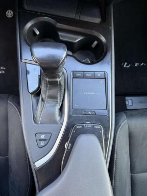 Lexus UX 250h 2020 in Vilnius, with an engine capacity of 1.99 L and mileage of 44 thousand km for 23999 €, photo 14 on AUTOMOTO.COM.LV