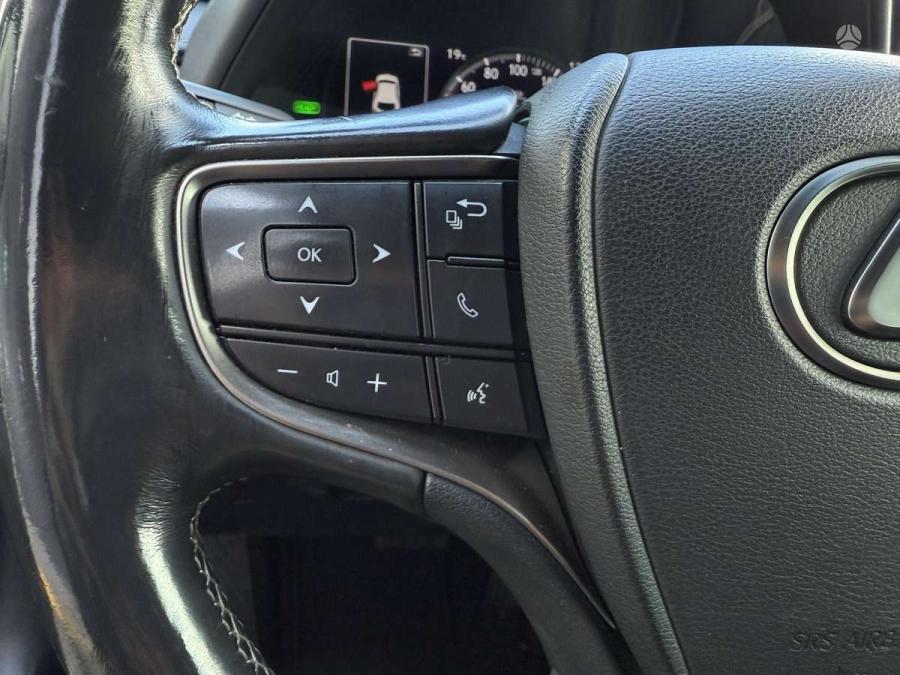 Lexus UX 250h 2020 in Vilnius, with an engine capacity of 1.99 L and mileage of 44 thousand km for 23999 €, photo 21 on AUTOMOTO.COM.LV