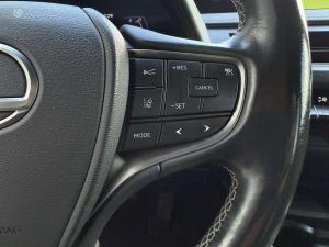 Lexus UX 250h 2020 in Vilnius, with an engine capacity of 1.99 L and mileage of 44 thousand km for 23999 €, photo 22 on AUTOMOTO.COM.LV