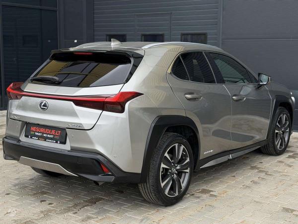Лексус UX 250h 2020 в Вильнюс, объемом двигателя 1.99 л и пробегом 100 тыс. км за 23777 €, фото 4 на AUTOMOTO.COM.LV