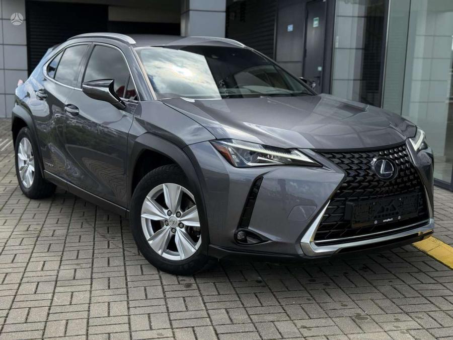 Lexus UX 250h 2020 in Vilnius, with an engine capacity of 1.99 L and mileage of 44 thousand km for 23333 €, photo 9 on AUTOMOTO.COM.LV