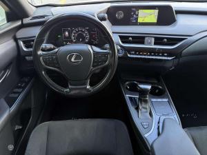 Lexus UX 250h 2020 in Vilnius, with an engine capacity of 1.99 L and mileage of 44 thousand km for 23333 €, photo 12 on AUTOMOTO.COM.LV