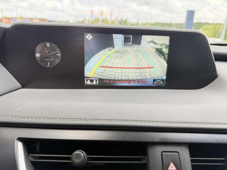 Lexus UX 250h 2020 in Vilnius, with an engine capacity of 1.99 L and mileage of 44 thousand km for 23333 €, photo 17 on AUTOMOTO.COM.LV