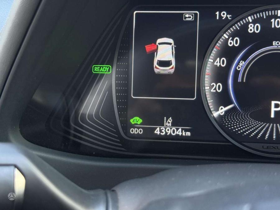 Lexus UX 250h 2020 in Vilnius, with an engine capacity of 1.99 L and mileage of 44 thousand km for 23333 €, photo 23 on AUTOMOTO.COM.LV