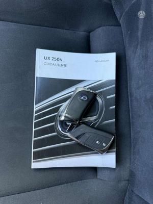 Lexus UX 250h 2020 in Vilnius, with an engine capacity of 1.99 L and mileage of 44 thousand km for 23333 €, photo 24 on AUTOMOTO.COM.LV