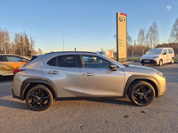 Lexus UX 250h 2021 Panevēža, ar dzinēja tilpumu 1.99 L un nobraukumu 64 tūkst. km par 22990 €, foto 4 vietnē AUTOMOTO.COM.LV