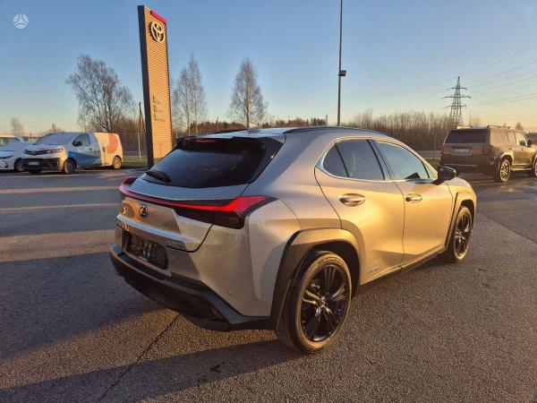 Lexus UX 250h 2021 Panevēža, ar dzinēja tilpumu 1.99 L un nobraukumu 64 tūkst. km par 22990 €, foto 5 vietnē AUTOMOTO.COM.LV
