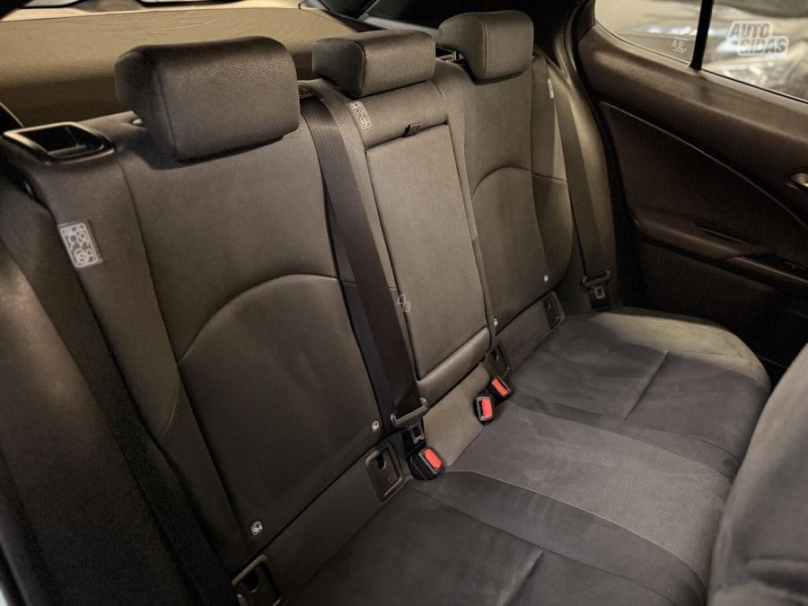 Lexus UX 250h 2021 Viļņa, ar dzinēja tilpumu 2.00 L un nobraukumu 79 tūkst. km par 23450 €, foto 18 vietnē AUTOMOTO.COM.LV
