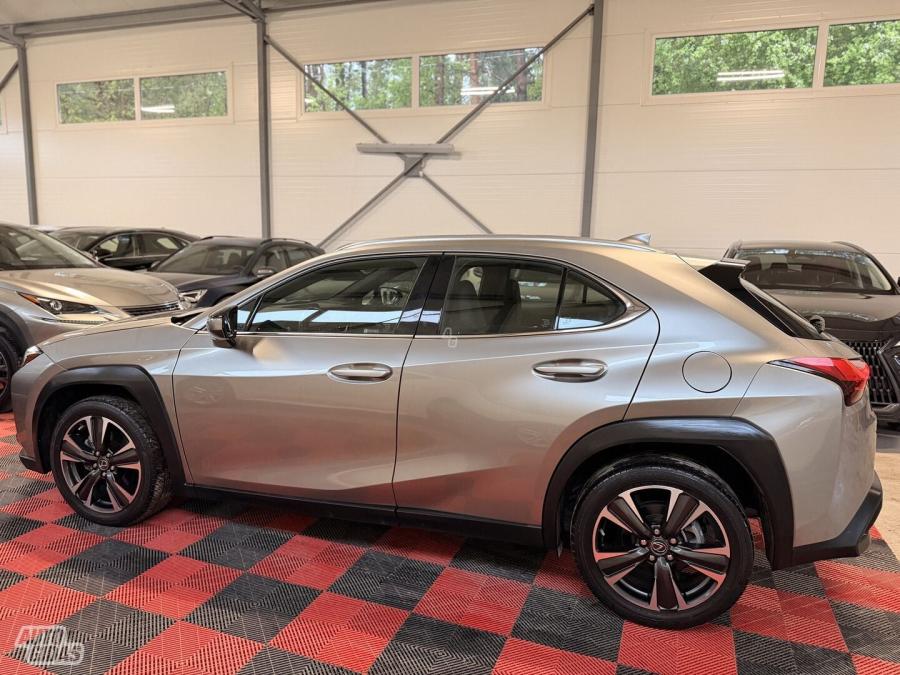 Lexus UX 250h 2021 Viļņa, ar dzinēja tilpumu 2.00 L un nobraukumu 79 tūkst. km par 23450 €, foto 28 vietnē AUTOMOTO.COM.LV