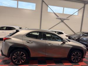 Lexus UX 250h 2021 Viļņa, ar dzinēja tilpumu 2.00 L un nobraukumu 79 tūkst. km par 23450 €, foto 31 vietnē AUTOMOTO.COM.LV