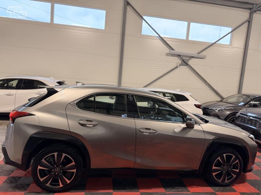 Lexus UX 250h 2021 Viļņa, ar dzinēja tilpumu 2.00 L un nobraukumu 79 tūkst. km par 23450 €, foto 31 vietnē AUTOMOTO.COM.LV