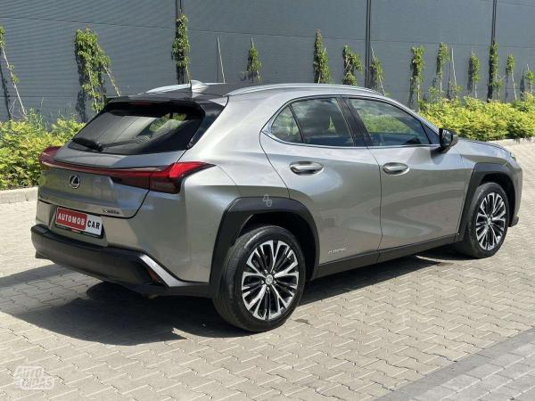 Lexus UX 250h 2021 in Vilnius, with an engine capacity of 2.00 L and mileage of 76 thousand km for 25050 €, photo 4 on AUTOMOTO.COM.LV