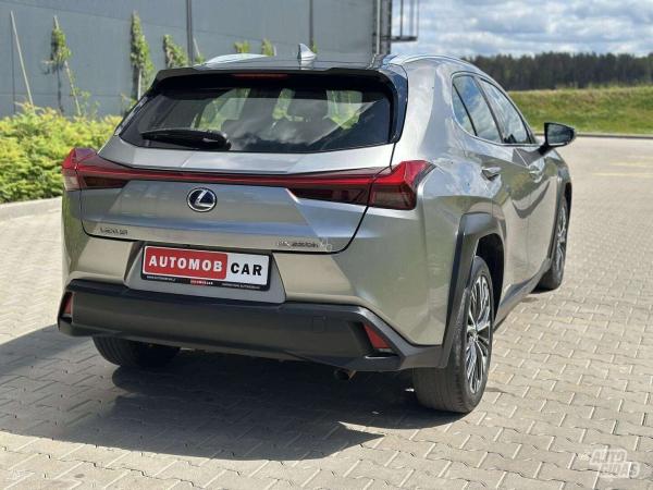 Lexus UX 250h 2021 in Vilnius, with an engine capacity of 2.00 L and mileage of 76 thousand km for 25050 €, photo 6 on AUTOMOTO.COM.LV