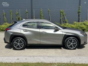 Lexus UX 250h 2021 in Vilnius, with an engine capacity of 2.00 L and mileage of 76 thousand km for 25050 €, photo 9 on AUTOMOTO.COM.LV