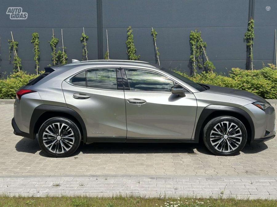 Lexus UX 250h 2021 in Vilnius, with an engine capacity of 2.00 L and mileage of 76 thousand km for 25050 €, photo 9 on AUTOMOTO.COM.LV
