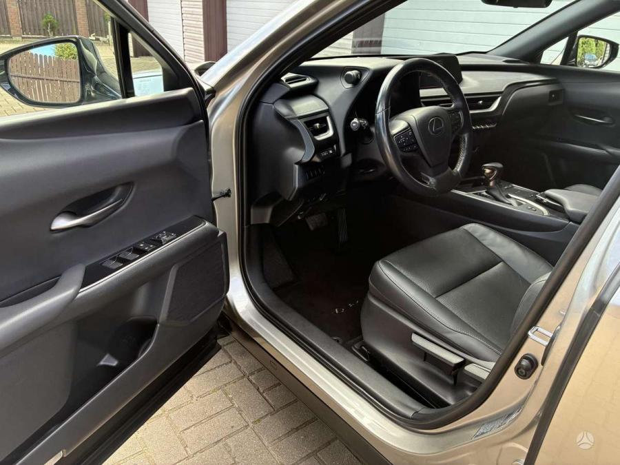 Lexus UX 250h 2021 Viļņa, ar dzinēja tilpumu 1.99 L un nobraukumu 105 tūkst. km par 21800 €, foto 25 vietnē AUTOMOTO.COM.LV