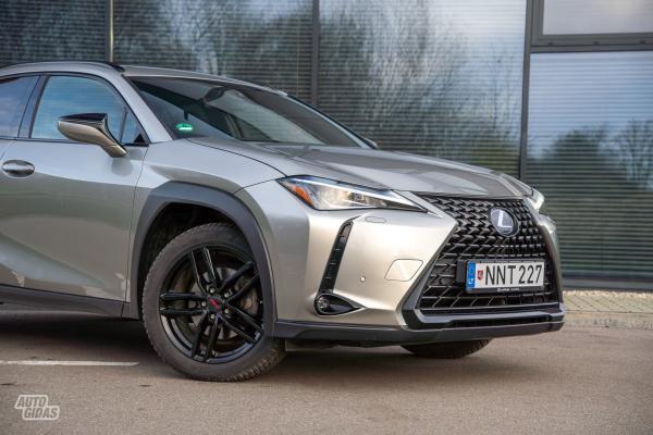 Lexus UX 250h 2022 in Klaipeda, with an engine capacity of 2.00 L and mileage of 55 thousand km for 25900 €, photo 3 on AUTOMOTO.COM.LV