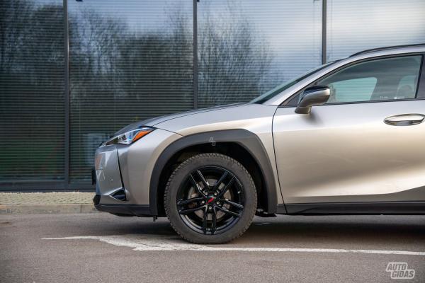Lexus UX 250h 2022 in Klaipeda, with an engine capacity of 2.00 L and mileage of 55 thousand km for 25900 €, photo 5 on AUTOMOTO.COM.LV