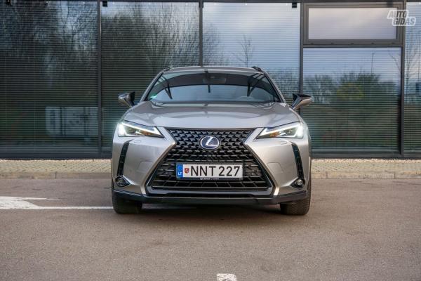 Lexus UX 250h 2022 in Klaipeda, with an engine capacity of 2.00 L and mileage of 55 thousand km for 25900 €, photo 6 on AUTOMOTO.COM.LV