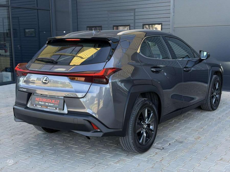 Lexus UX 250h 2023 Viļņa, ar dzinēja tilpumu 1.99 L un nobraukumu 70 tūkst. km par 25777 €, foto 5 vietnē AUTOMOTO.COM.LV