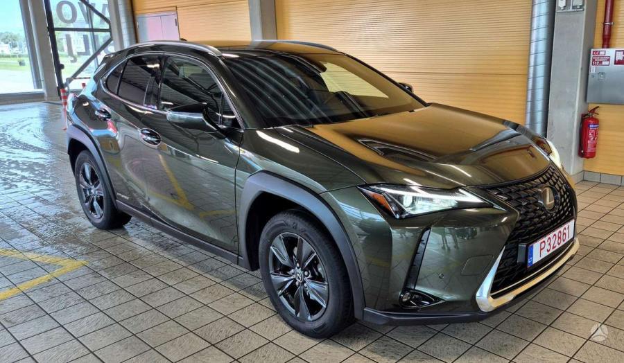 Green Lexus UX 250h 2020 in Klaipeda, with an engine capacity of 1.99 L and mileage of 63 thousand km for 24800 €, photo 1 on AUTOMOTO.COM.LV