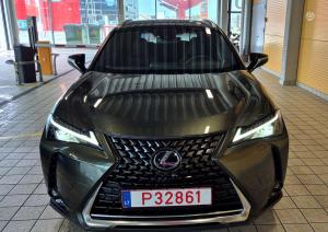 Green Lexus UX 250h 2020 in Klaipeda, with an engine capacity of 1.99 L and mileage of 63 thousand km for 24800 €, photo 3 on AUTOMOTO.COM.LV