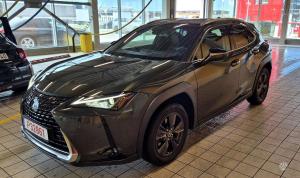 Green Lexus UX 250h 2020 in Klaipeda, with an engine capacity of 1.99 L and mileage of 63 thousand km for 24800 €, photo 4 on AUTOMOTO.COM.LV