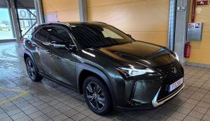 Green Lexus UX 250h 2020 in Klaipeda, with an engine capacity of 1.99 L and mileage of 63 thousand km for 24800 €, photo 5 on AUTOMOTO.COM.LV