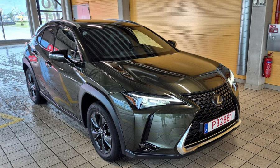 Green Lexus UX 250h 2020 in Klaipeda, with an engine capacity of 1.99 L and mileage of 63 thousand km for 24800 €, photo 6 on AUTOMOTO.COM.LV