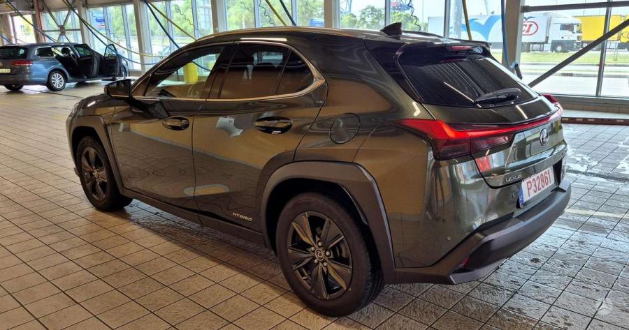 Green Lexus UX 250h 2020 in Klaipeda, with an engine capacity of 1.99 L and mileage of 63 thousand km for 24800 €, photo 7 on AUTOMOTO.COM.LV