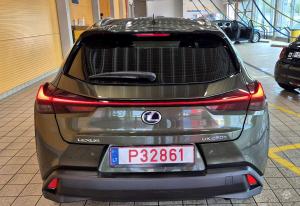 Green Lexus UX 250h 2020 in Klaipeda, with an engine capacity of 1.99 L and mileage of 63 thousand km for 24800 €, photo 8 on AUTOMOTO.COM.LV