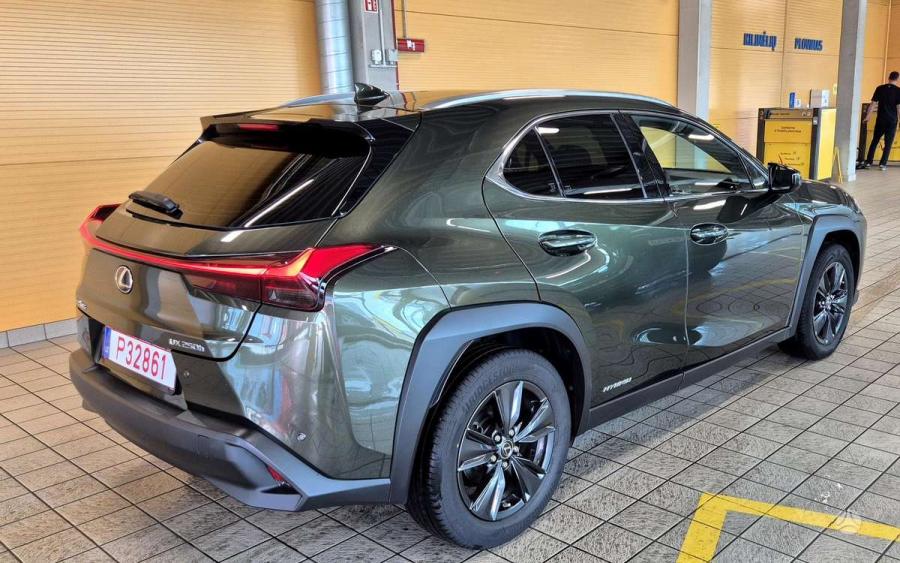 Green Lexus UX 250h 2020 in Klaipeda, with an engine capacity of 1.99 L and mileage of 63 thousand km for 24800 €, photo 9 on AUTOMOTO.COM.LV