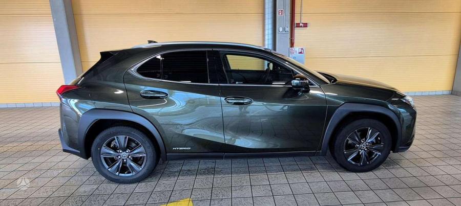 Green Lexus UX 250h 2020 in Klaipeda, with an engine capacity of 1.99 L and mileage of 63 thousand km for 24800 €, photo 10 on AUTOMOTO.COM.LV