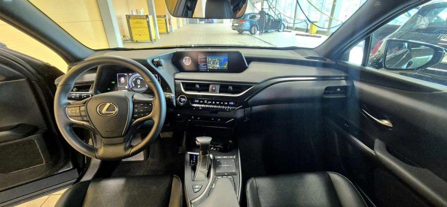 Green Lexus UX 250h 2020 in Klaipeda, with an engine capacity of 1.99 L and mileage of 63 thousand km for 24800 €, photo 11 on AUTOMOTO.COM.LV