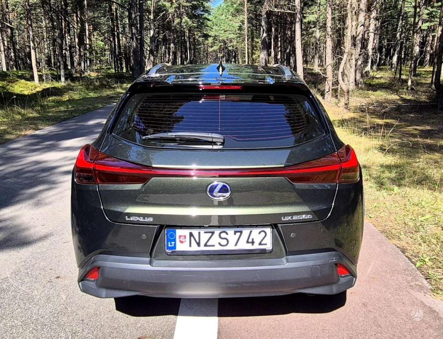Зеленый Лексус UX 250h 2020 в Клайпеда, объемом двигателя 1.99 л и пробегом 64 тыс. км за 24400 €, фото 8 на AUTOMOTO.COM.LV