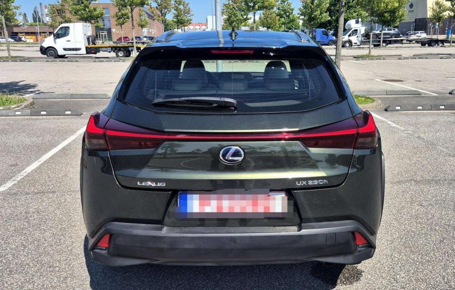 Zaļš Lexus UX 250h 2021 Klaipėda, ar dzinēja tilpumu 1.99 L un nobraukumu 94 tūkst. km par 23600 €, foto 16 vietnē AUTOMOTO.COM.LV